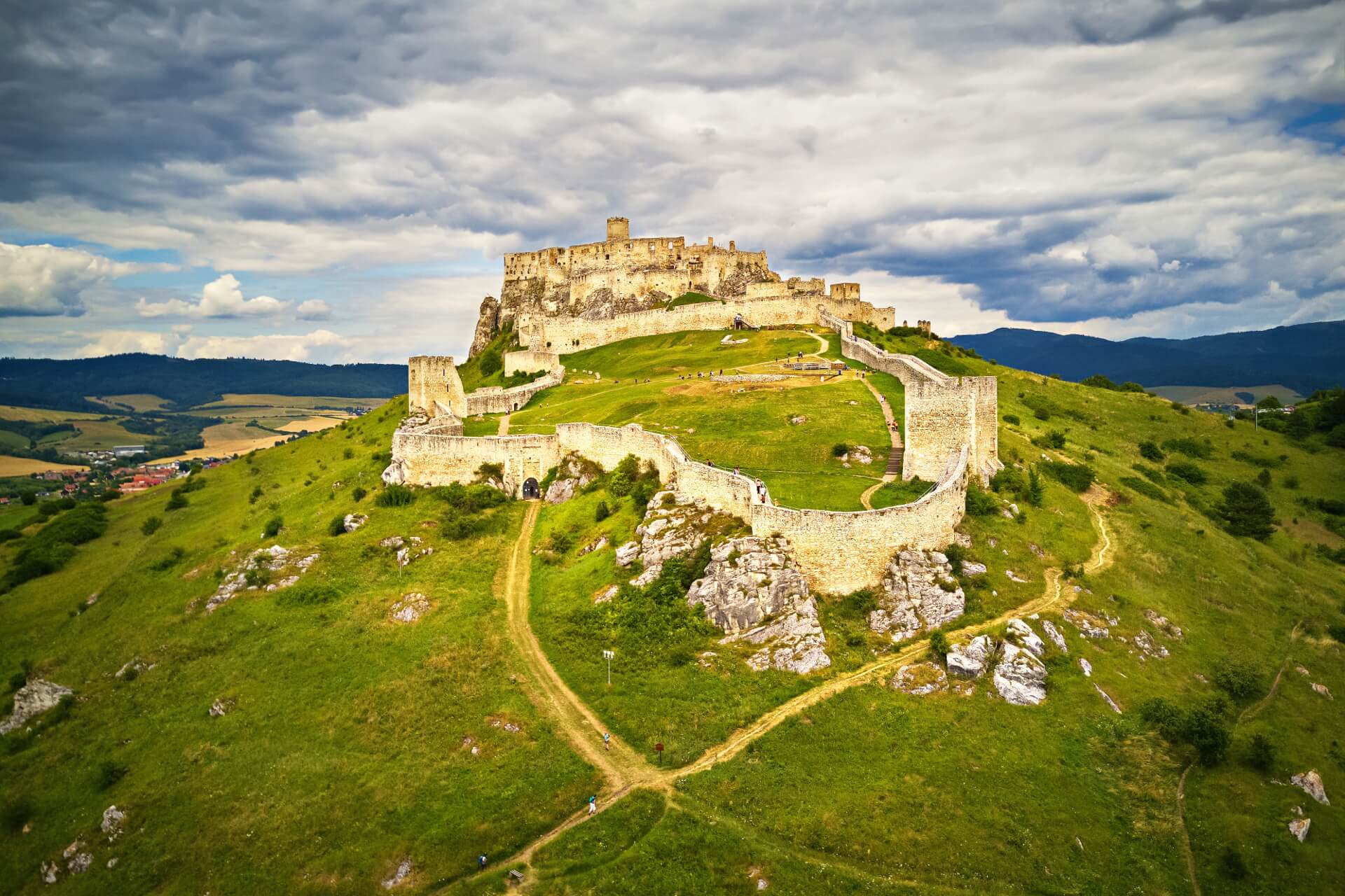 10 most beautiful castle ruins in Slovakia - Slovakia.travel