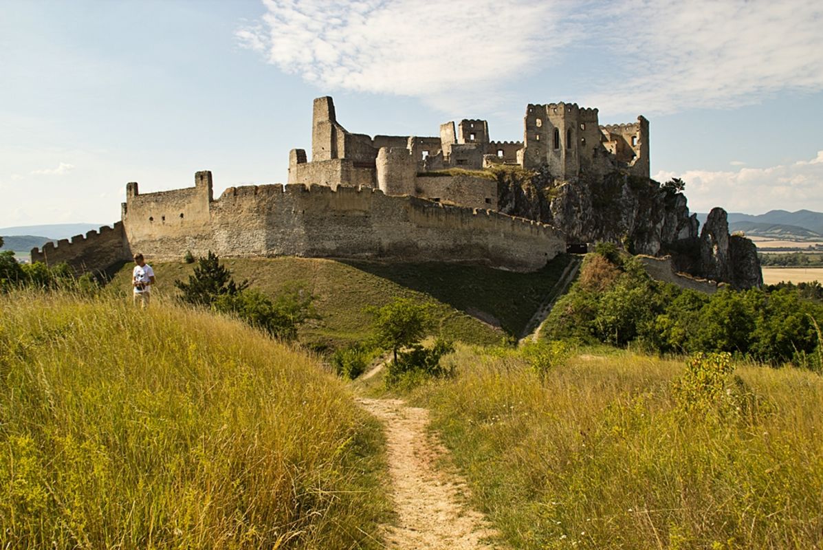 Noble Wedding at the Beckov Castle - Slovakia.travel