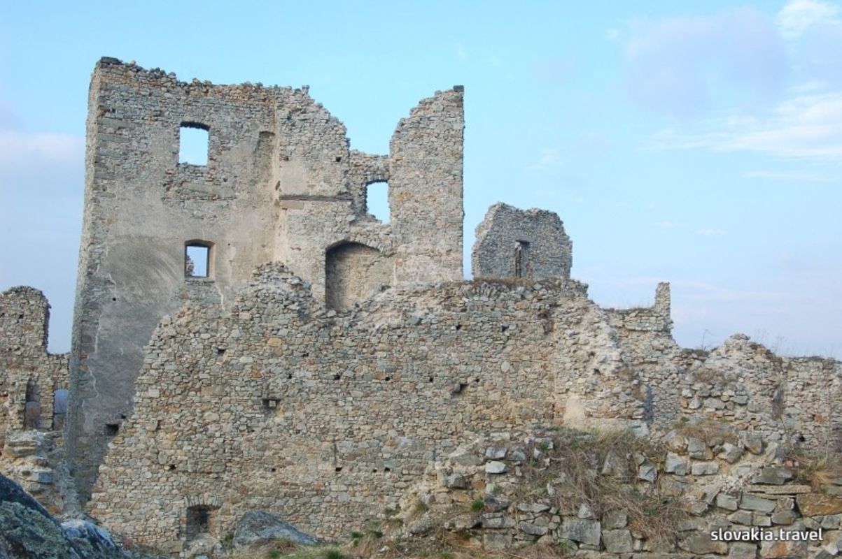 The Hrušov Castle - Slovakia.travel