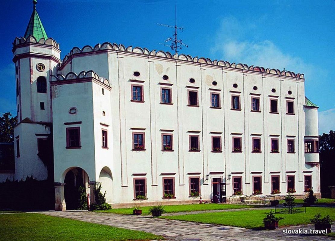 The manor house Moravany nad Váhom - Slovakia.travel