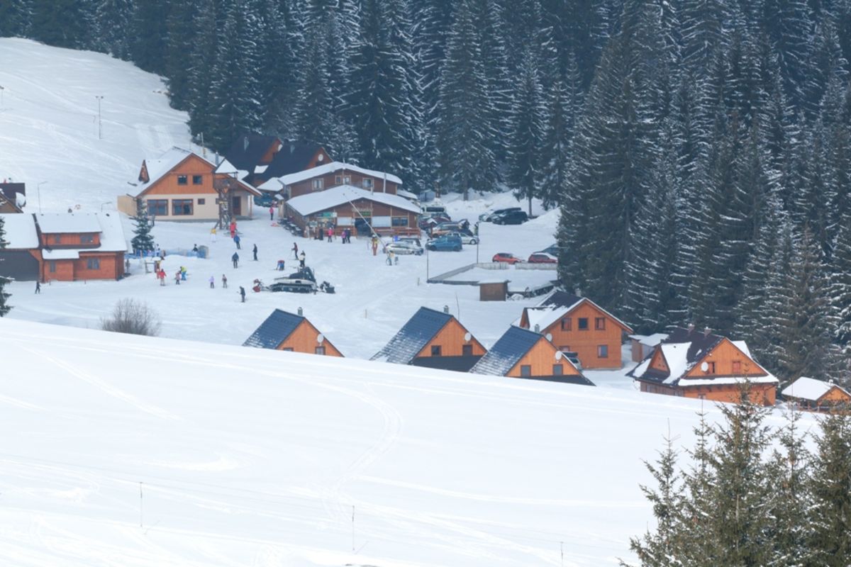 Discover Orava in winter - Orava Snow resort attracts skiers - Slovakia ...