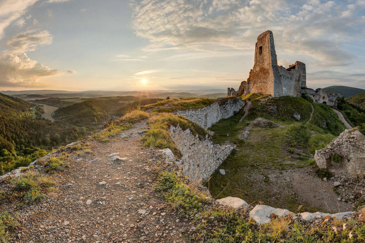Magic of Advent at Čachtice Castle - Slovakia.travel