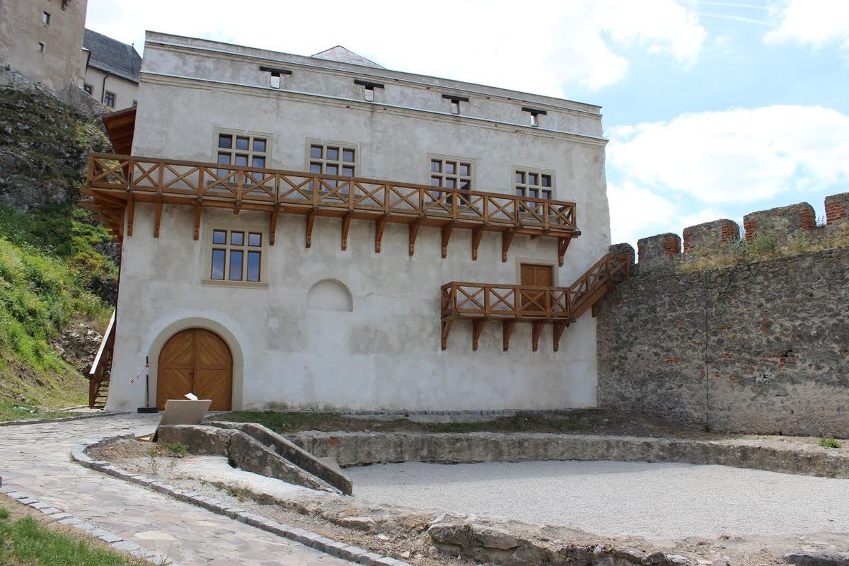 Kasárne na Trenčianskom hrade sprístupnia - Slovakia.travel